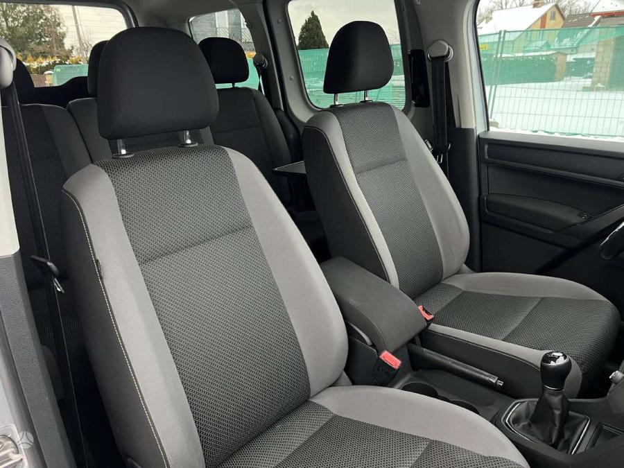 Grey Volkswagen Caddy 2017 in Kedainiai, with an engine capacity of 1.97 L and mileage of 263 thousand km for 10300 €, photo 30 on AUTOMOTO.COM.LV