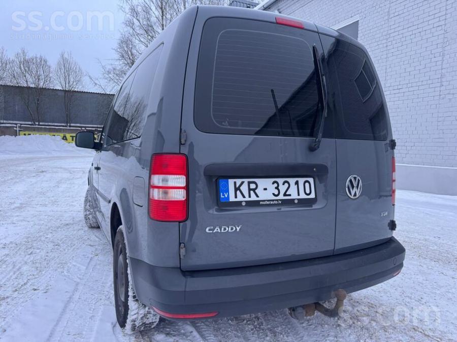 Grey Volkswagen Caddy 2017 in Riga, with an engine capacity of 2.00 L and mileage of 181 thousand km for 7700 €, photo 4 on AUTOMOTO.COM.LV