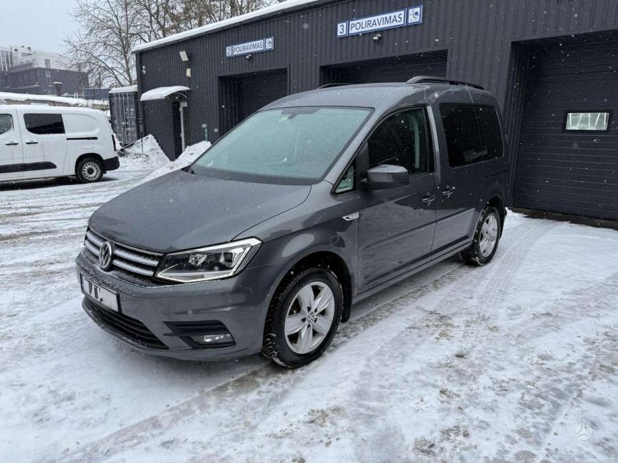 Grey Volkswagen Caddy 2017 in Vilnius, with an engine capacity of 1.97 L and mileage of 283 thousand km for 10500 €, photo 3 on AUTOMOTO.COM.LV