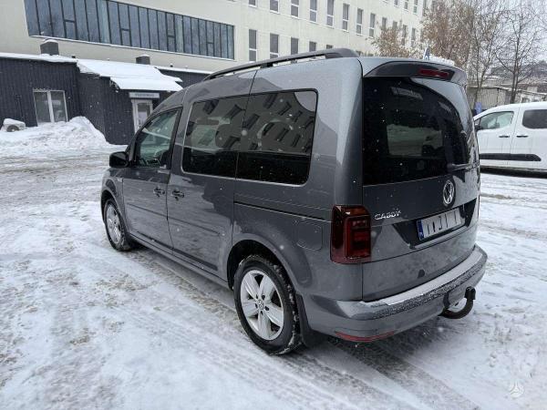 Grey Volkswagen Caddy 2017 in Vilnius, with an engine capacity of 1.97 L and mileage of 283 thousand km for 10500 €, photo 5 on AUTOMOTO.COM.LV