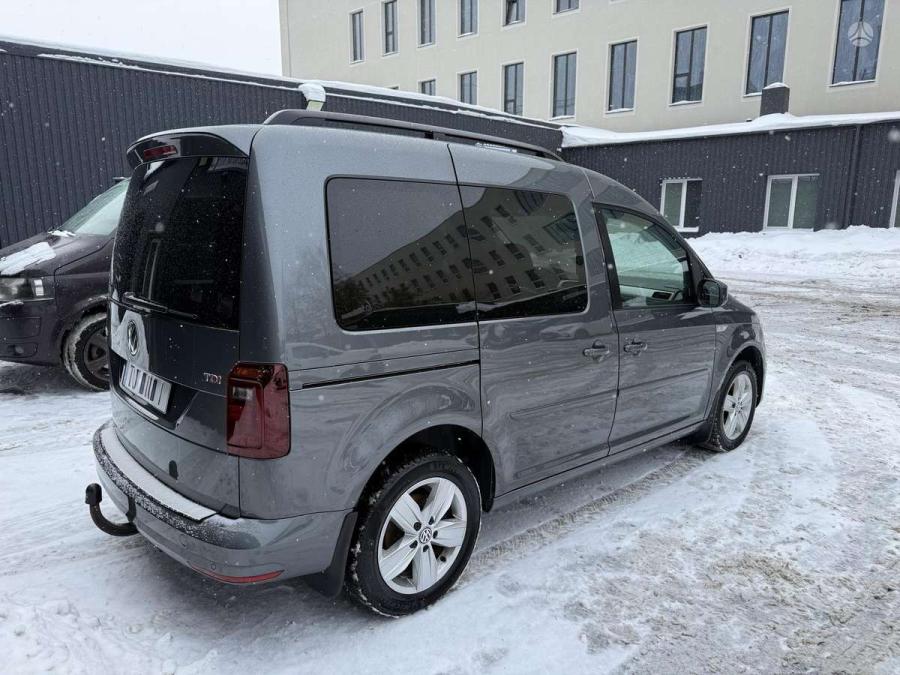 Grey Volkswagen Caddy 2017 in Vilnius, with an engine capacity of 1.97 L and mileage of 283 thousand km for 10500 €, photo 6 on AUTOMOTO.COM.LV