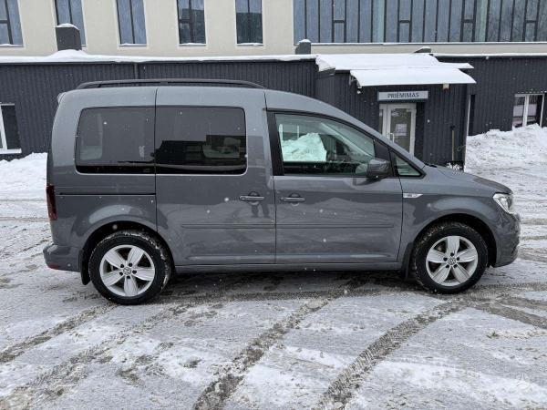 Grey Volkswagen Caddy 2017 in Vilnius, with an engine capacity of 1.97 L and mileage of 283 thousand km for 10500 €, photo 7 on AUTOMOTO.COM.LV