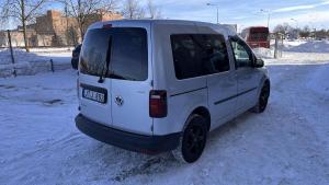 Grey Volkswagen Caddy 2017 in Klaipeda, with an engine capacity of 1.97 L and mileage of 173 thousand km for 11900 €, photo 4 on AUTOMOTO.COM.LV