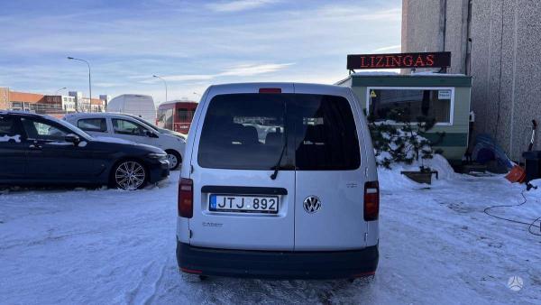 Grey Volkswagen Caddy 2017 in Klaipeda, with an engine capacity of 1.97 L and mileage of 173 thousand km for 11900 €, photo 5 on AUTOMOTO.COM.LV