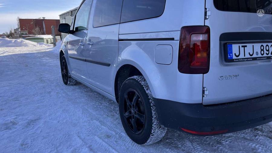 Grey Volkswagen Caddy 2017 in Klaipeda, with an engine capacity of 1.97 L and mileage of 173 thousand km for 11900 €, photo 11 on AUTOMOTO.COM.LV