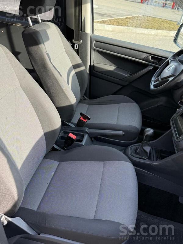 Pelēks Volkswagen Caddy 2017 Rīga, ar dzinēja tilpumu 2.00 L un nobraukumu 180 tūkst. km par 9000 €, foto 7 vietnē AUTOMOTO.COM.LV
