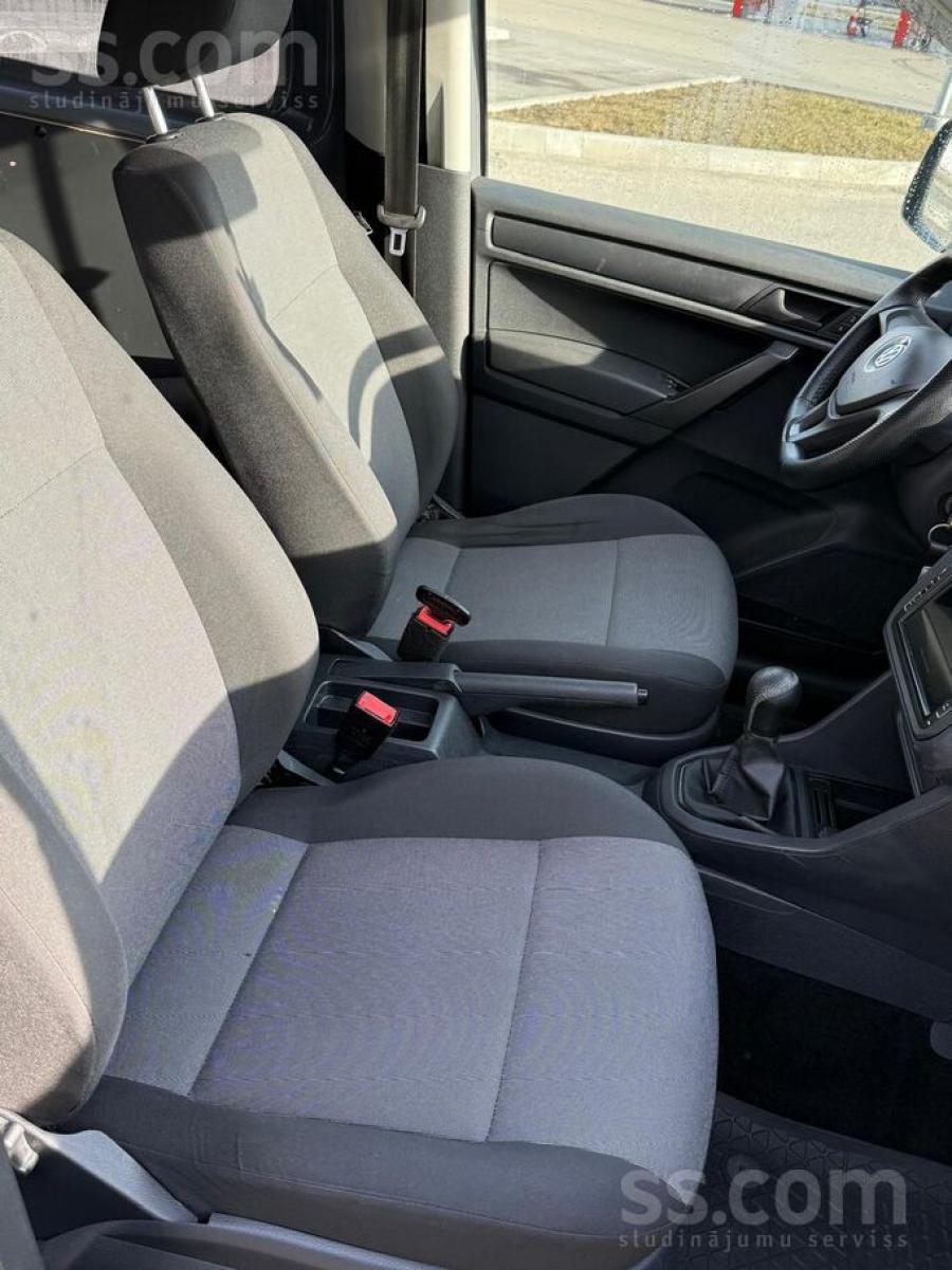 Pelēks Volkswagen Caddy 2017 Rīga, ar dzinēja tilpumu 2.00 L un nobraukumu 180 tūkst. km par 9000 €, foto 8 vietnē AUTOMOTO.COM.LV