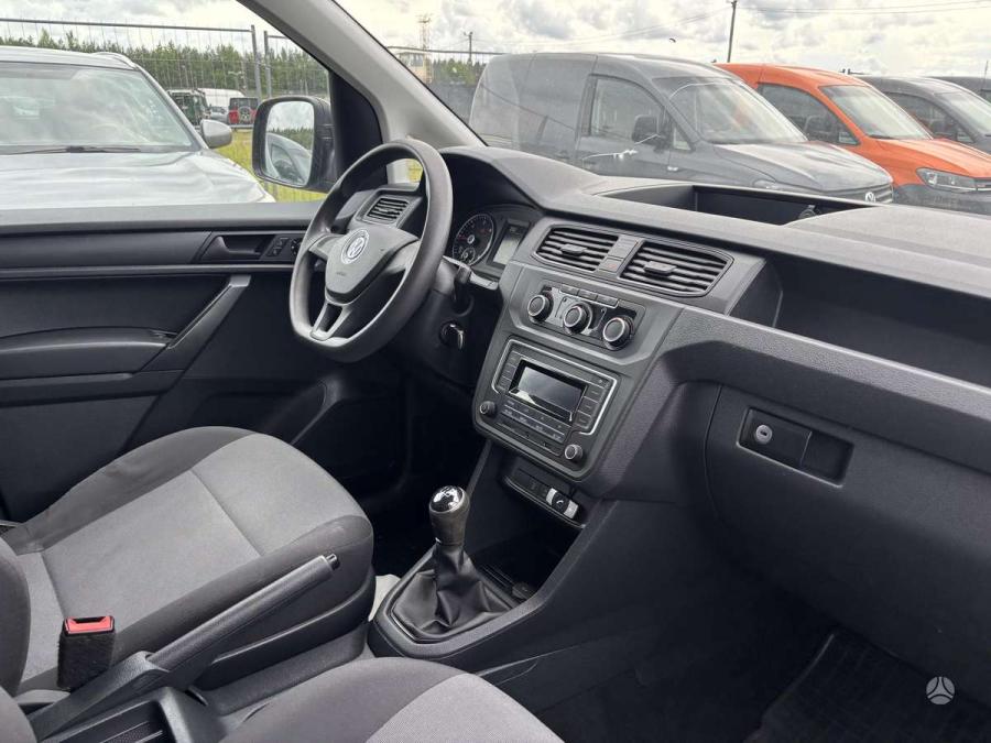 Pelēks Volkswagen Caddy 2017 Viļņa, ar dzinēja tilpumu 1.97 L un nobraukumu 118 tūkst. km par 7600 €, foto 10 vietnē AUTOMOTO.COM.LV