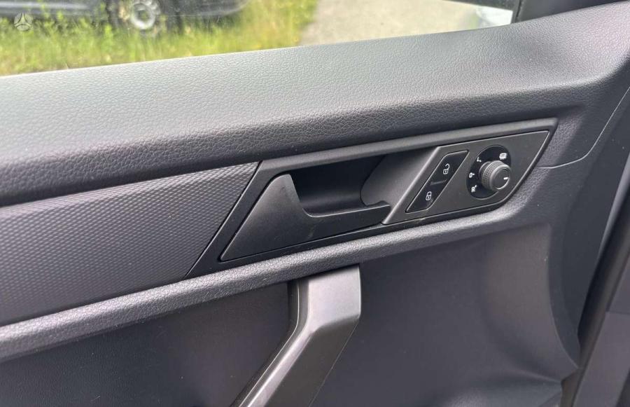 Pelēks Volkswagen Caddy 2017 Viļņa, ar dzinēja tilpumu 1.97 L un nobraukumu 118 tūkst. km par 7600 €, foto 16 vietnē AUTOMOTO.COM.LV