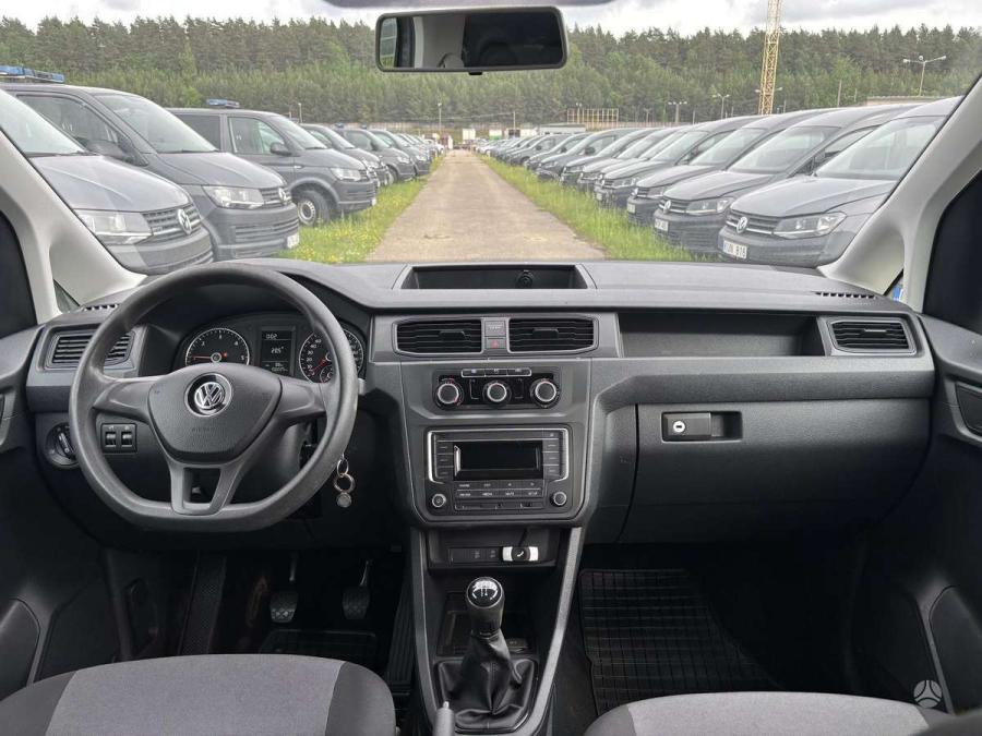 Pelēks Volkswagen Caddy 2017 Viļņa, ar dzinēja tilpumu 1.97 L un nobraukumu 150 tūkst. km par 7600 €, foto 9 vietnē AUTOMOTO.COM.LV