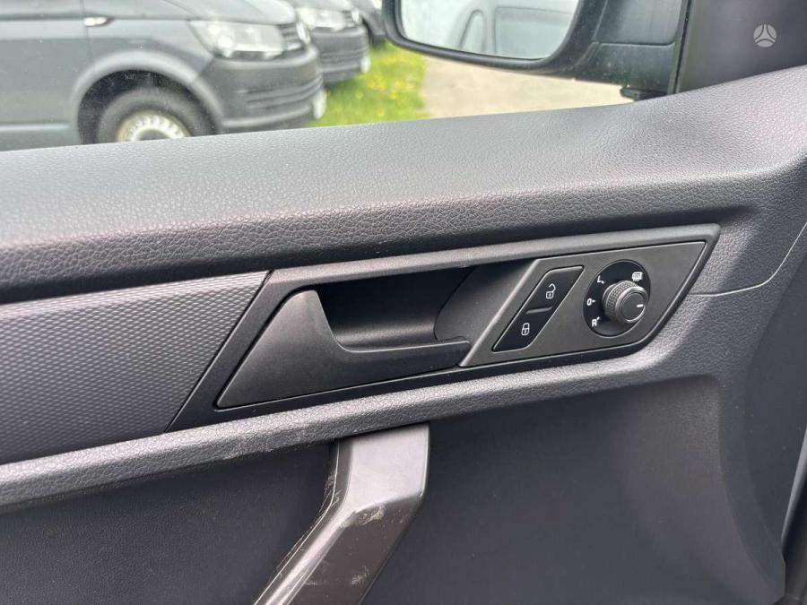 Pelēks Volkswagen Caddy 2017 Viļņa, ar dzinēja tilpumu 1.97 L un nobraukumu 150 tūkst. km par 7600 €, foto 16 vietnē AUTOMOTO.COM.LV