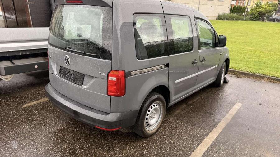Grey Volkswagen Caddy 2017 in Kaunas, with an engine capacity of 1.97 L and mileage of 266 thousand km for 8000 €, photo 4 on AUTOMOTO.COM.LV