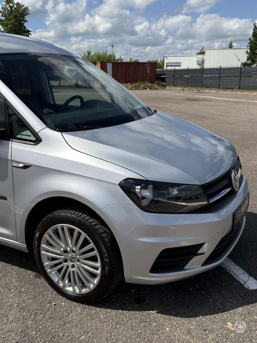 Grey Volkswagen Caddy 2017 in Kedainiai, with an engine capacity of 1.97 L and mileage of 291 thousand km for 12000 €, photo 8 on AUTOMOTO.COM.LV