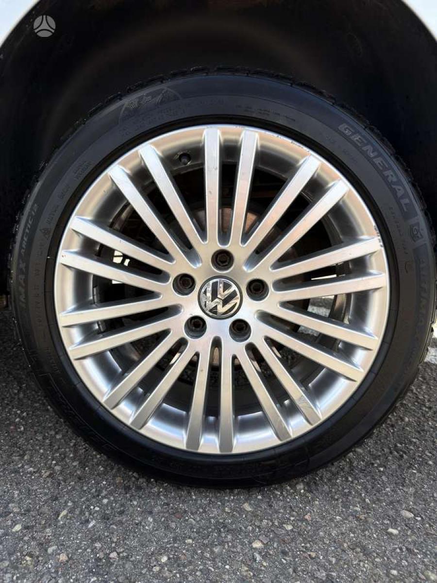 Grey Volkswagen Caddy 2017 in Kedainiai, with an engine capacity of 1.97 L and mileage of 291 thousand km for 12000 €, photo 10 on AUTOMOTO.COM.LV