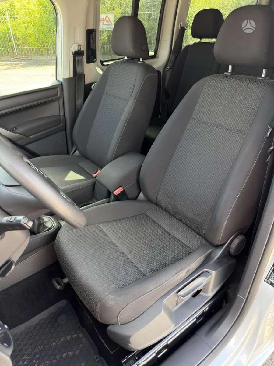 Grey Volkswagen Caddy 2017 in Kedainiai, with an engine capacity of 1.97 L and mileage of 291 thousand km for 12000 €, photo 14 on AUTOMOTO.COM.LV