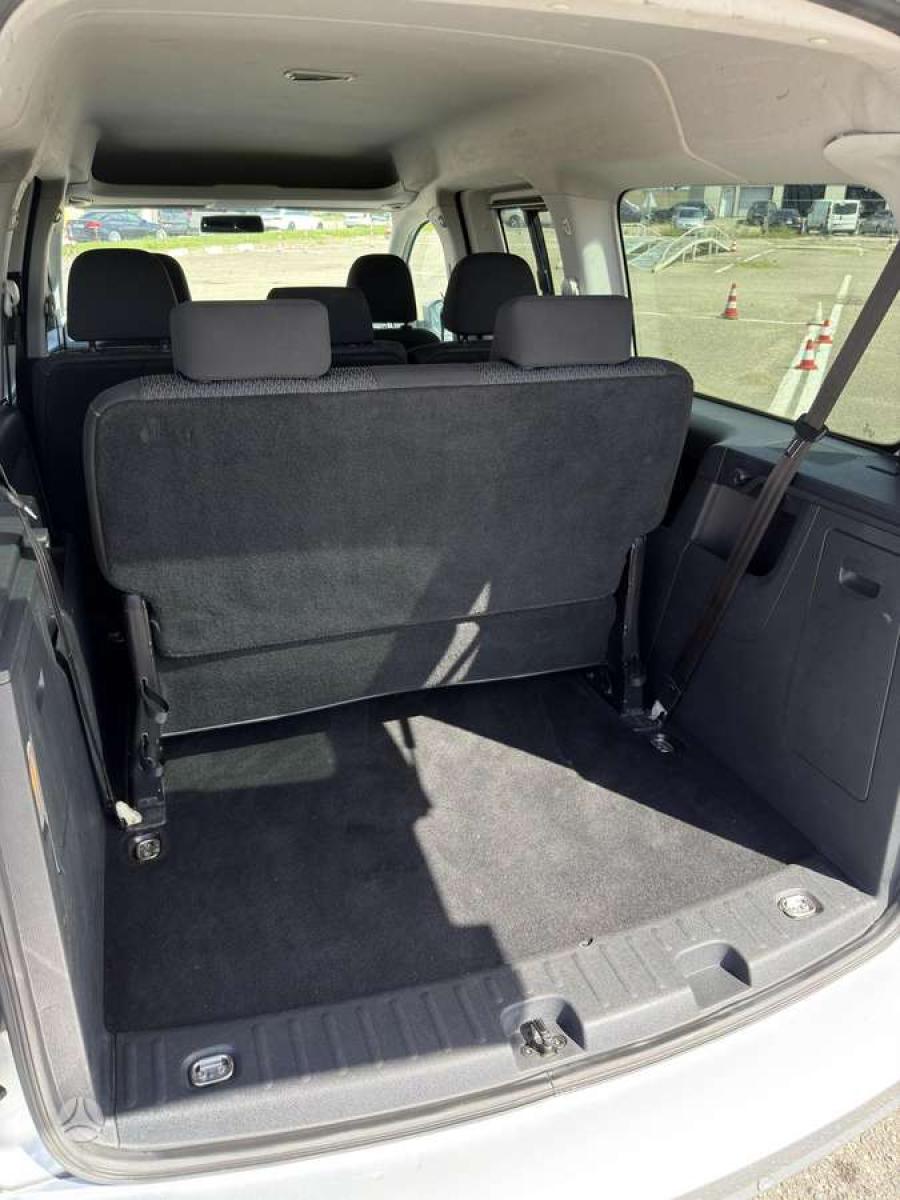 Grey Volkswagen Caddy 2017 in Kedainiai, with an engine capacity of 1.97 L and mileage of 291 thousand km for 12000 €, photo 17 on AUTOMOTO.COM.LV