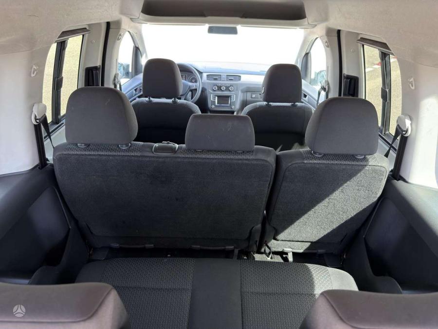 Grey Volkswagen Caddy 2017 in Kedainiai, with an engine capacity of 1.97 L and mileage of 291 thousand km for 12000 €, photo 18 on AUTOMOTO.COM.LV
