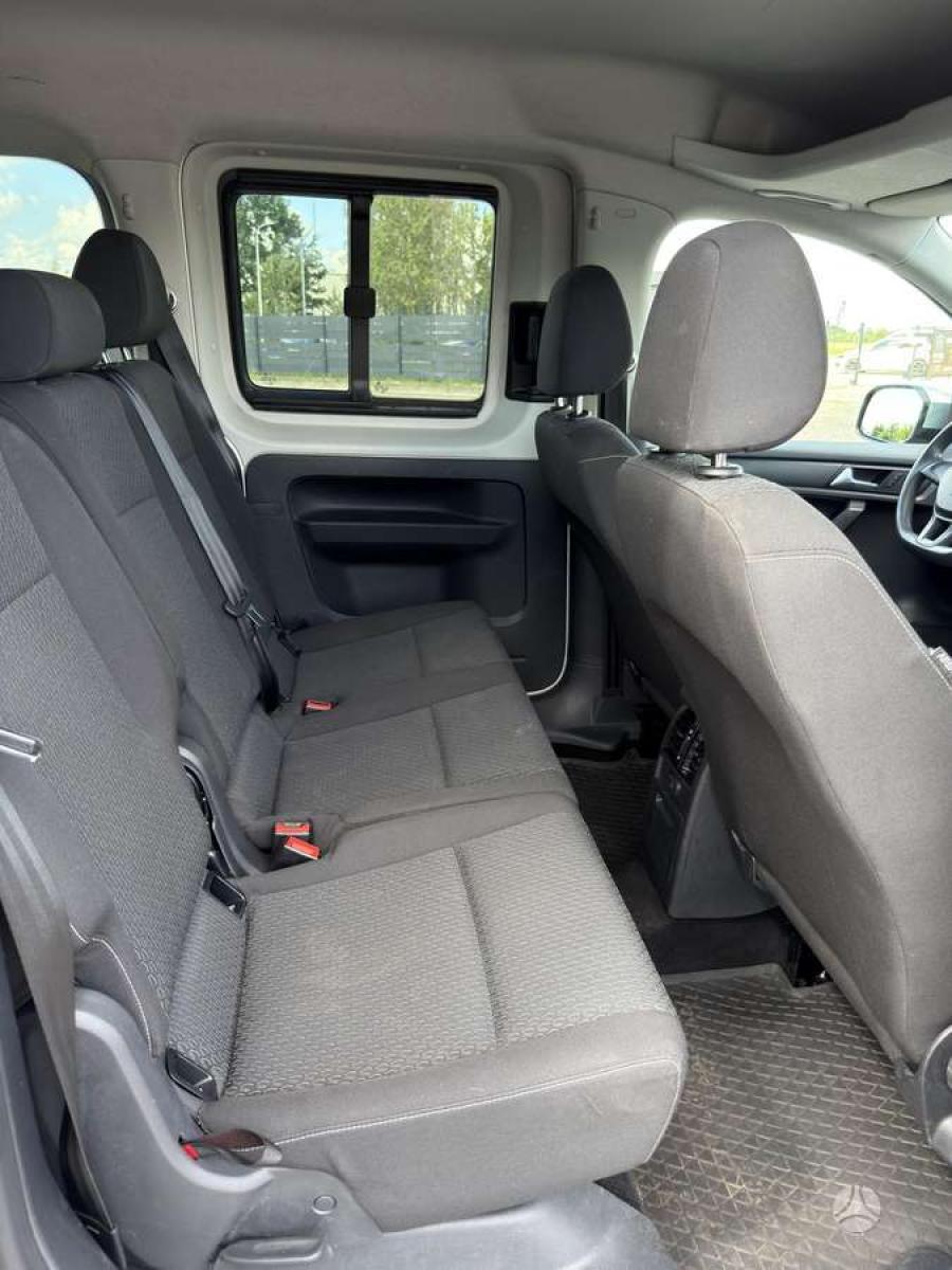 Grey Volkswagen Caddy 2017 in Kedainiai, with an engine capacity of 1.97 L and mileage of 291 thousand km for 12000 €, photo 19 on AUTOMOTO.COM.LV