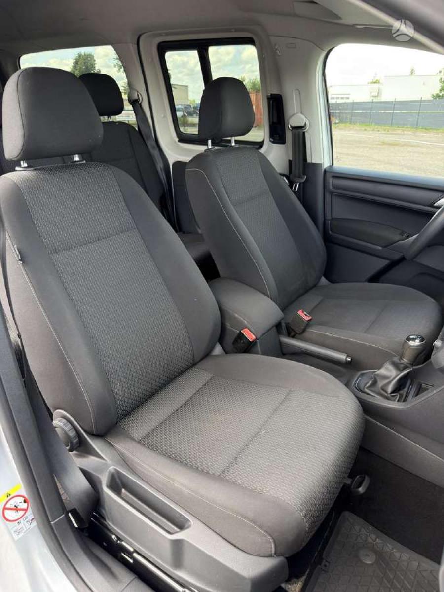 Grey Volkswagen Caddy 2017 in Kedainiai, with an engine capacity of 1.97 L and mileage of 291 thousand km for 12000 €, photo 20 on AUTOMOTO.COM.LV