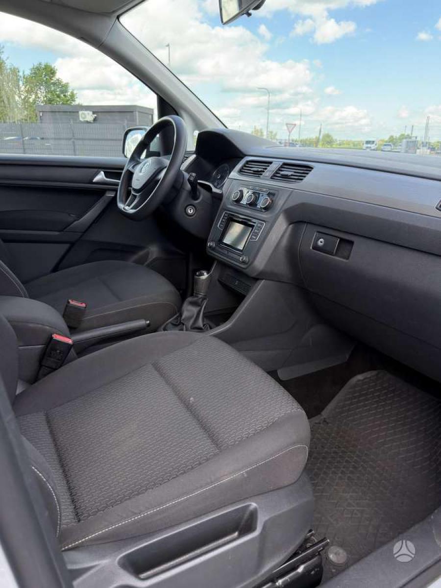 Grey Volkswagen Caddy 2017 in Kedainiai, with an engine capacity of 1.97 L and mileage of 291 thousand km for 12000 €, photo 21 on AUTOMOTO.COM.LV