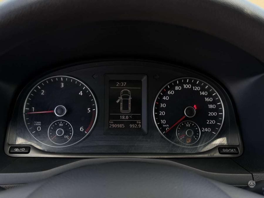 Grey Volkswagen Caddy 2017 in Kedainiai, with an engine capacity of 1.97 L and mileage of 291 thousand km for 12000 €, photo 25 on AUTOMOTO.COM.LV