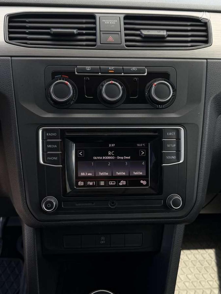Grey Volkswagen Caddy 2017 in Kedainiai, with an engine capacity of 1.97 L and mileage of 291 thousand km for 12000 €, photo 27 on AUTOMOTO.COM.LV