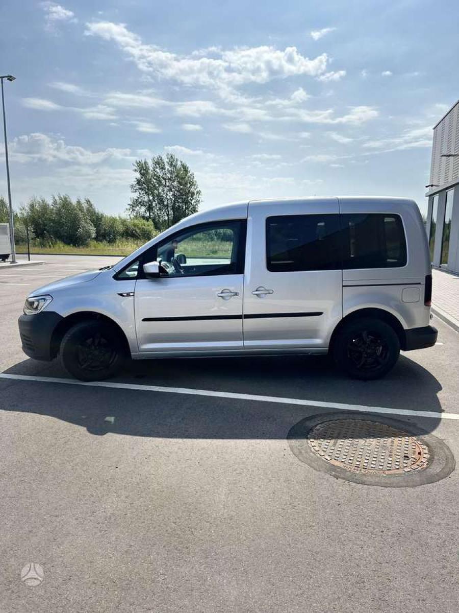 Grey Volkswagen Caddy 2017 in Klaipeda, with an engine capacity of 1.97 L and mileage of 174 thousand km for 9850 €, photo 5 on AUTOMOTO.COM.LV
