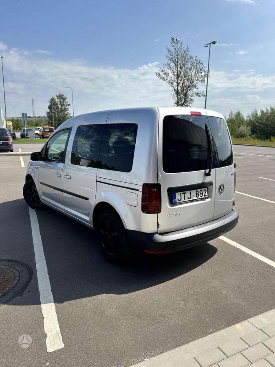 Grey Volkswagen Caddy 2017 in Klaipeda, with an engine capacity of 1.97 L and mileage of 174 thousand km for 9850 €, photo 6 on AUTOMOTO.COM.LV