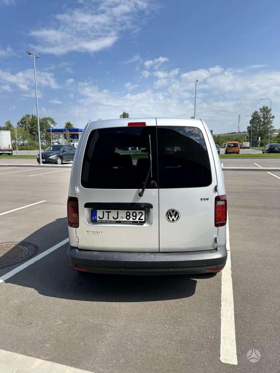 Grey Volkswagen Caddy 2017 in Klaipeda, with an engine capacity of 1.97 L and mileage of 174 thousand km for 9850 €, photo 7 on AUTOMOTO.COM.LV