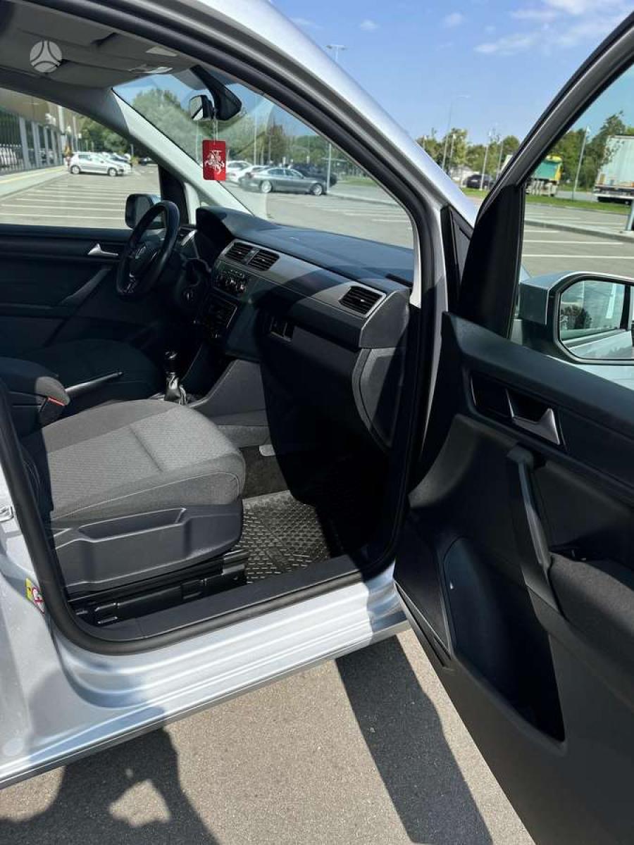 Grey Volkswagen Caddy 2017 in Klaipeda, with an engine capacity of 1.97 L and mileage of 174 thousand km for 9850 €, photo 15 on AUTOMOTO.COM.LV