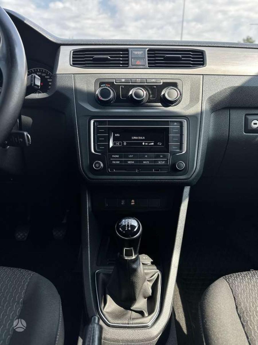 Grey Volkswagen Caddy 2017 in Klaipeda, with an engine capacity of 1.97 L and mileage of 174 thousand km for 9850 €, photo 17 on AUTOMOTO.COM.LV