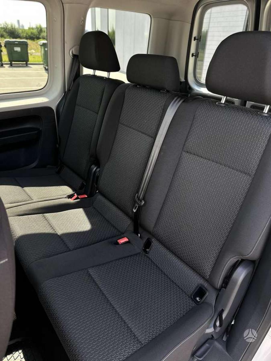Grey Volkswagen Caddy 2017 in Klaipeda, with an engine capacity of 1.97 L and mileage of 174 thousand km for 9850 €, photo 18 on AUTOMOTO.COM.LV