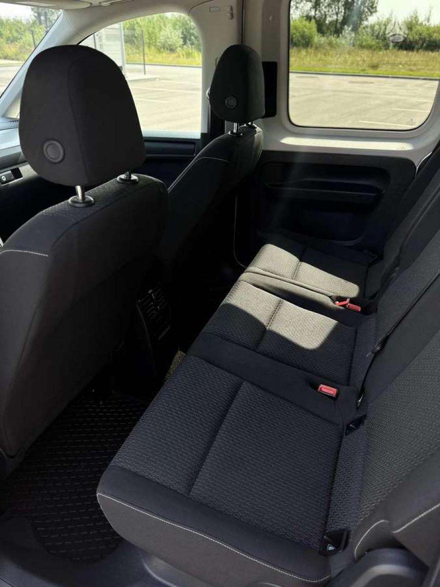 Grey Volkswagen Caddy 2017 in Klaipeda, with an engine capacity of 1.97 L and mileage of 174 thousand km for 9850 €, photo 19 on AUTOMOTO.COM.LV