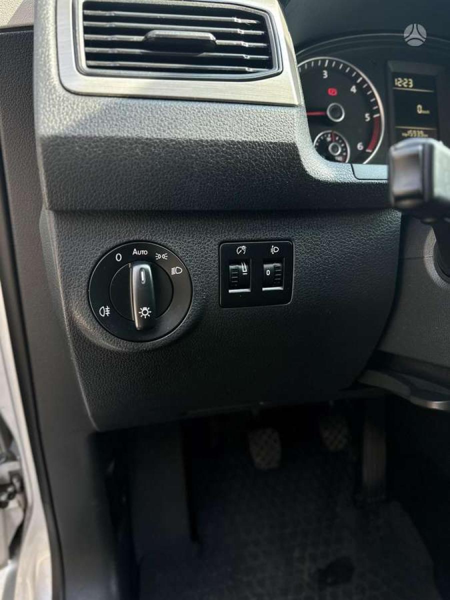 Grey Volkswagen Caddy 2017 in Klaipeda, with an engine capacity of 1.97 L and mileage of 174 thousand km for 9850 €, photo 21 on AUTOMOTO.COM.LV