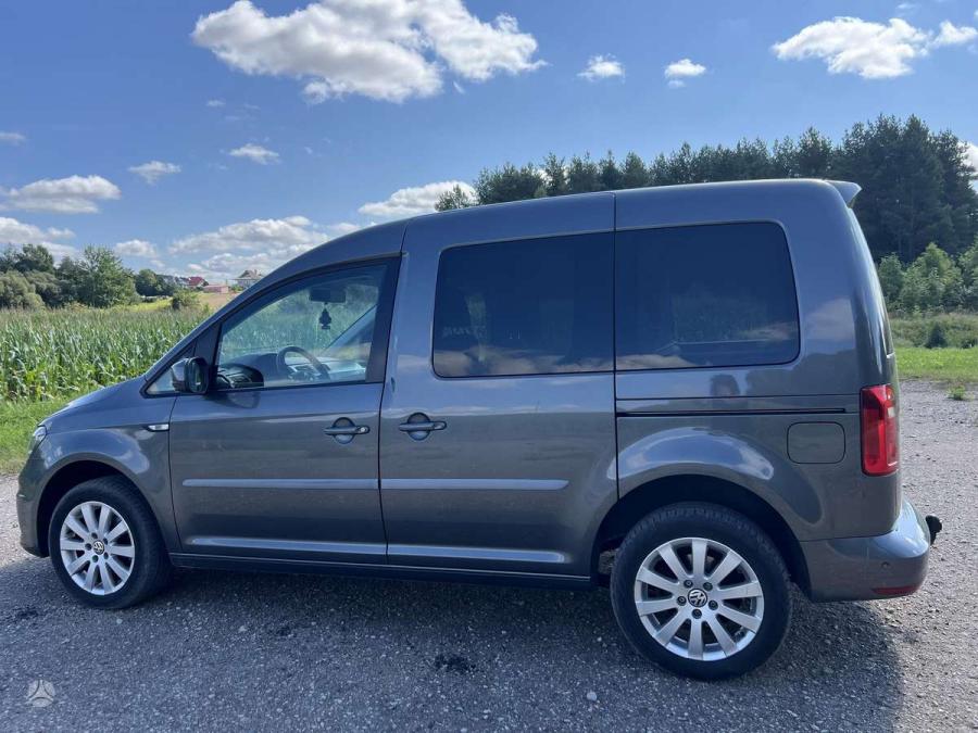 Grey Volkswagen Caddy 2017 in Kedainiai, with an engine capacity of 1.97 L and mileage of 235 thousand km for 12500 €, photo 7 on AUTOMOTO.COM.LV
