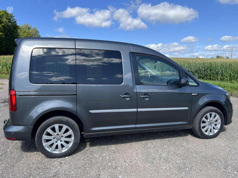 Grey Volkswagen Caddy 2017 in Kedainiai, with an engine capacity of 1.97 L and mileage of 235 thousand km for 12500 €, photo 8 on AUTOMOTO.COM.LV