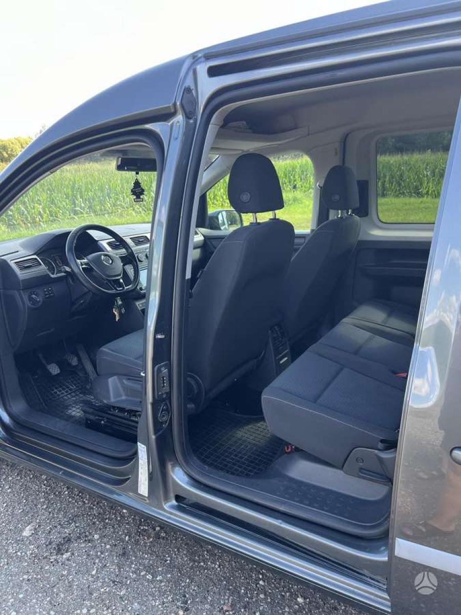 Grey Volkswagen Caddy 2017 in Kedainiai, with an engine capacity of 1.97 L and mileage of 235 thousand km for 12500 €, photo 9 on AUTOMOTO.COM.LV