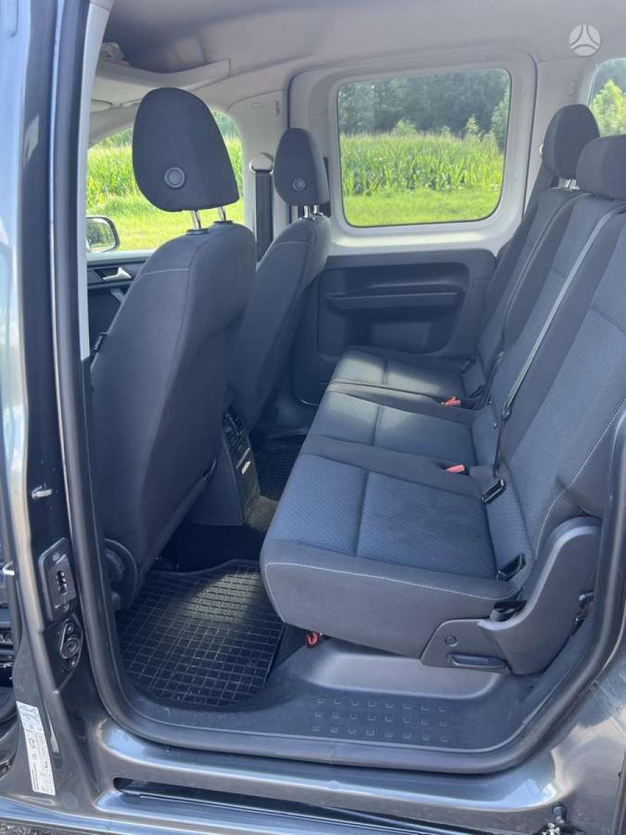 Grey Volkswagen Caddy 2017 in Kedainiai, with an engine capacity of 1.97 L and mileage of 235 thousand km for 12500 €, photo 10 on AUTOMOTO.COM.LV