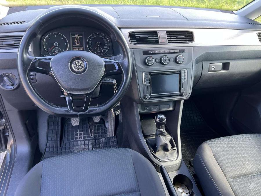 Grey Volkswagen Caddy 2017 in Kedainiai, with an engine capacity of 1.97 L and mileage of 235 thousand km for 12500 €, photo 12 on AUTOMOTO.COM.LV