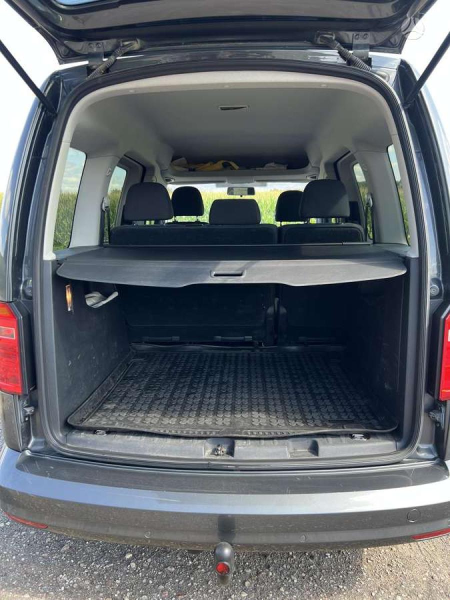 Grey Volkswagen Caddy 2017 in Kedainiai, with an engine capacity of 1.97 L and mileage of 235 thousand km for 12500 €, photo 14 on AUTOMOTO.COM.LV