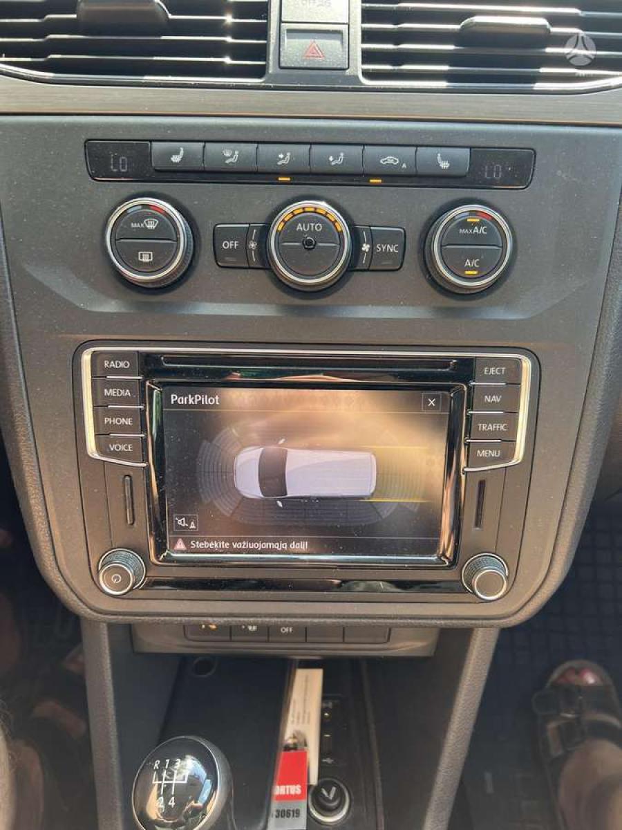 Grey Volkswagen Caddy 2017 in Kedainiai, with an engine capacity of 1.97 L and mileage of 235 thousand km for 12500 €, photo 16 on AUTOMOTO.COM.LV