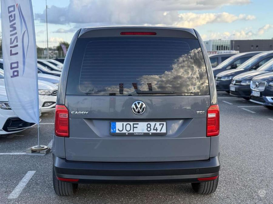 Pelēks Volkswagen Caddy 2017 Viļņa, ar dzinēja tilpumu 1.97 L un nobraukumu 177 tūkst. km par 8800 €, foto 5 vietnē AUTOMOTO.COM.LV