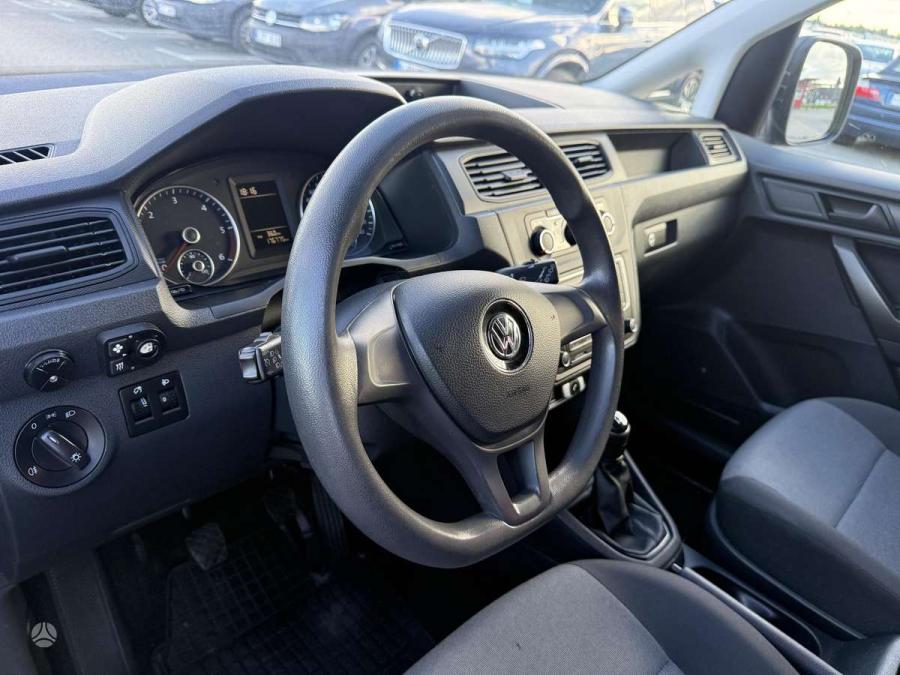 Pelēks Volkswagen Caddy 2017 Viļņa, ar dzinēja tilpumu 1.97 L un nobraukumu 177 tūkst. km par 8800 €, foto 14 vietnē AUTOMOTO.COM.LV