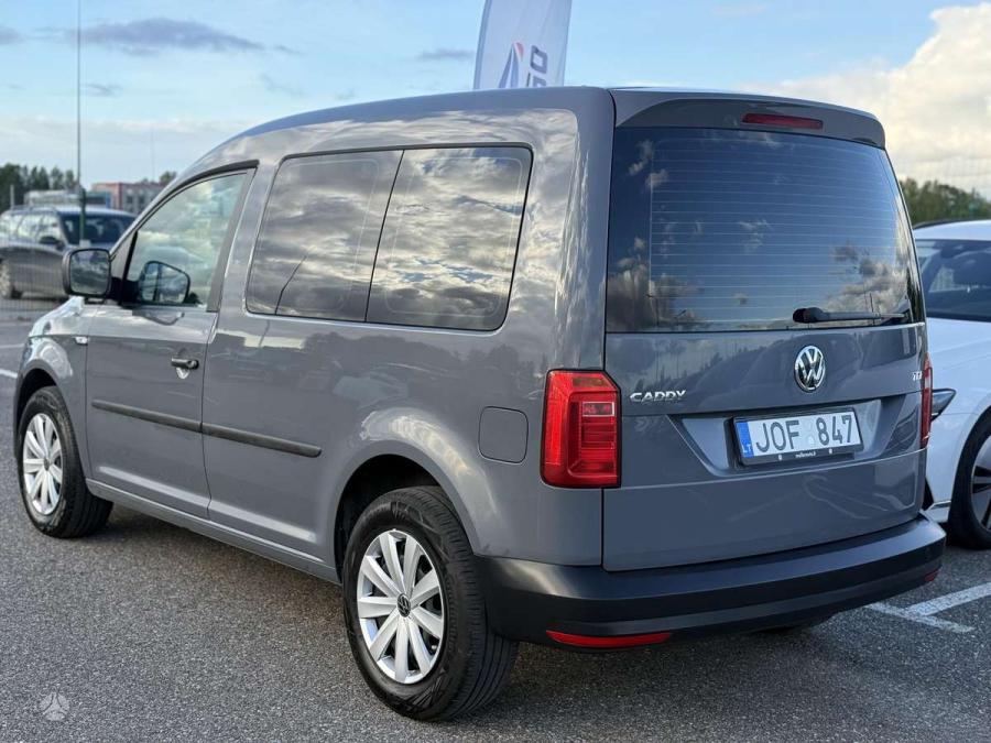 Grey Volkswagen Caddy 2017 in Vilnius, with an engine capacity of 1.97 L and mileage of 177 thousand km for 8800 €, photo 8 on AUTOMOTO.COM.LV