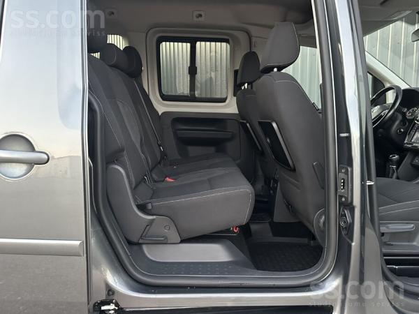 Grey Volkswagen Caddy 2018 in Riga, with an engine capacity of 2.00 L and mileage of 298 thousand km for 13488 €, photo 11 on AUTOMOTO.COM.LV