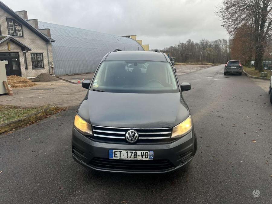 Grey Volkswagen Caddy 2018 in Taurage, with an engine capacity of 1.97 L and mileage of 529 thousand km for 8550 €, photo 3 on AUTOMOTO.COM.LV