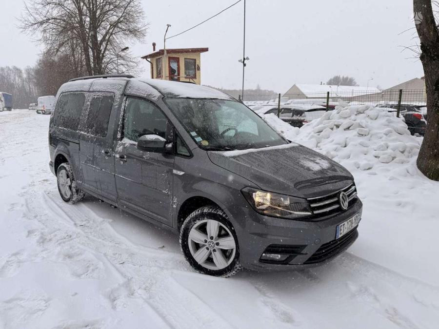 Grey Volkswagen Caddy 2018 in Taurage, with an engine capacity of 1.97 L and mileage of 530 thousand km for 8350 €, photo 2 on AUTOMOTO.COM.LV