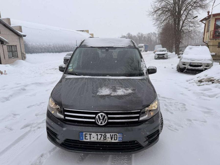 Grey Volkswagen Caddy 2018 in Taurage, with an engine capacity of 1.97 L and mileage of 530 thousand km for 8350 €, photo 3 on AUTOMOTO.COM.LV