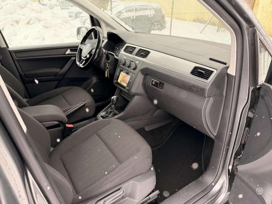 Grey Volkswagen Caddy 2018 in Taurage, with an engine capacity of 1.97 L and mileage of 530 thousand km for 8350 €, photo 10 on AUTOMOTO.COM.LV