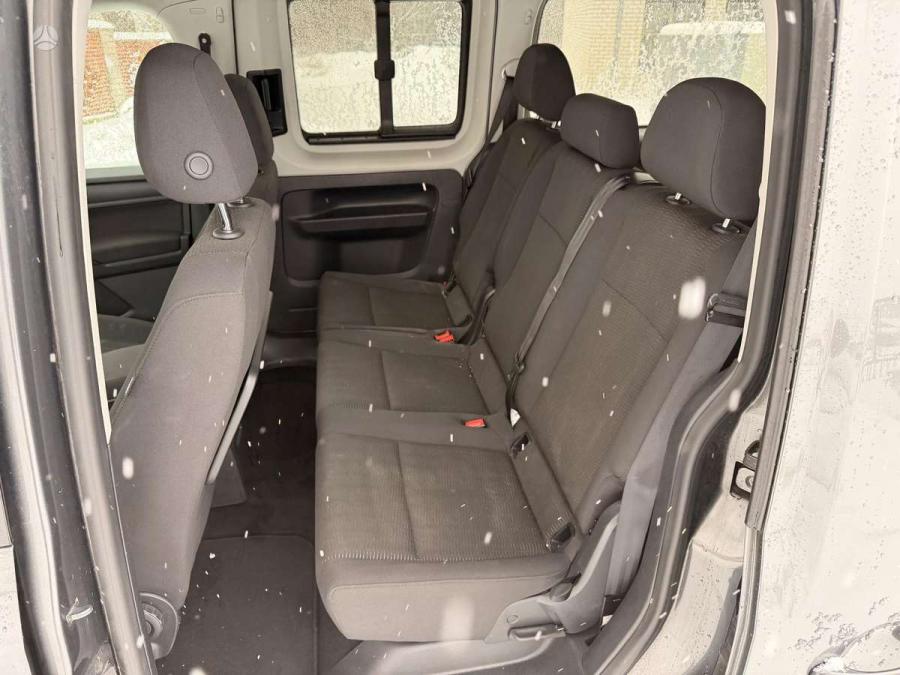 Grey Volkswagen Caddy 2018 in Taurage, with an engine capacity of 1.97 L and mileage of 530 thousand km for 8350 €, photo 15 on AUTOMOTO.COM.LV